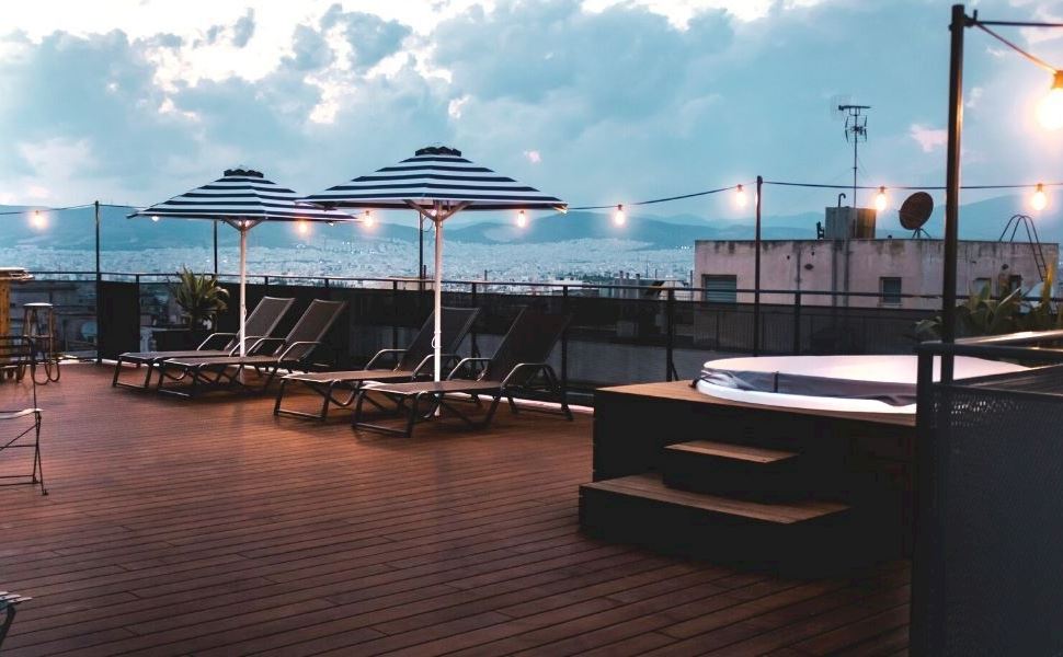 חבילות נופש באתונה, Dave Red Athens - Son Of A Brown, אשת טורס